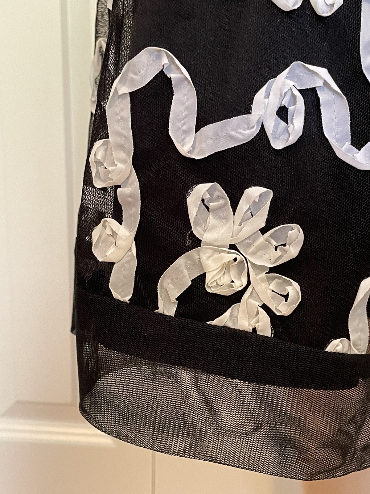 MSK L Black & White Floral Ribbon Mesh Sheer Lined Fu… - Gem