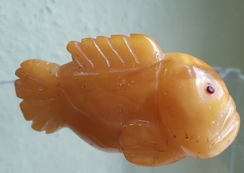 Geschnitzte Figur Fisch origineller Big Fish Bernstein Amber ca. 43 g ...