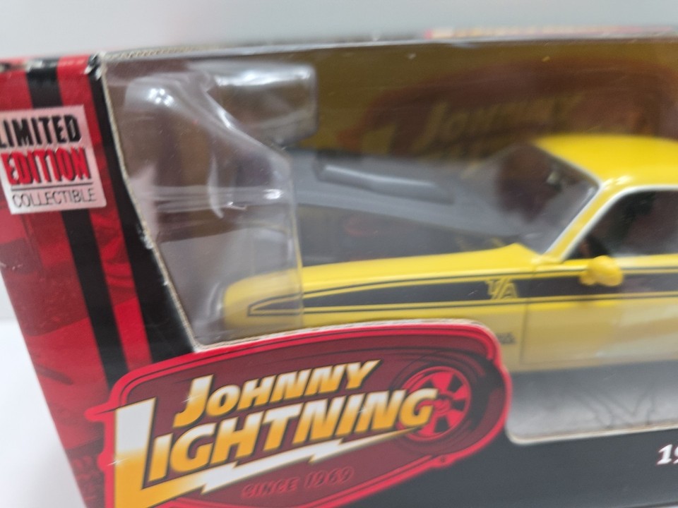 Johnny Lightning 1970 Dodge Challenger T/A 1/24 Scale Yellow / Black ...