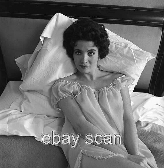 LINDA CRISTAL ACTRESS SLEEPWEAR CANDID 8X10 PHOTO 09 | eBay