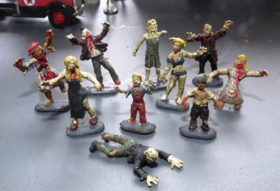 10 ZOMBIES WALKING DEAD GHOULES Custom hand painted figures HO OO Scale ...