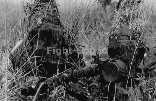 WW2 Picture Photo German Waffen MG crew concealed with sniper masks ...