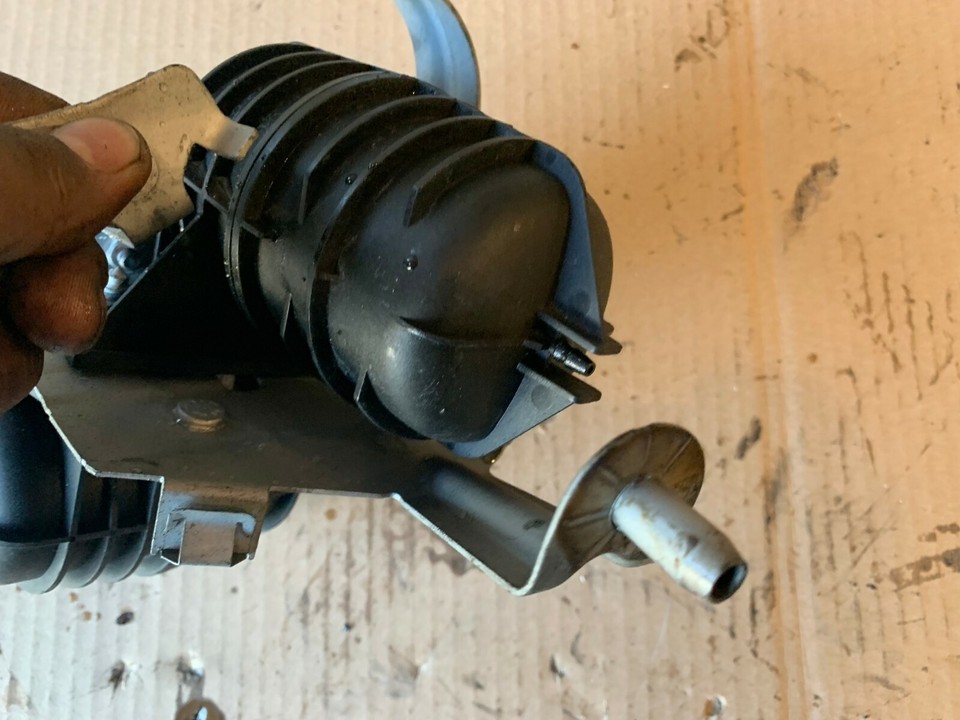 BMW 2008-2010 E60 E61 535I ENGINE TURBOCHARGED VACUUM CONTROL PUMP BALL ...