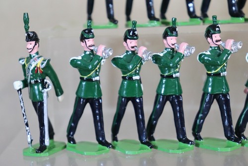 DUCAL 25 x LIGHT INFANTRY DIVISION SOLDIERS MARCHING BUGLE BAND od ...