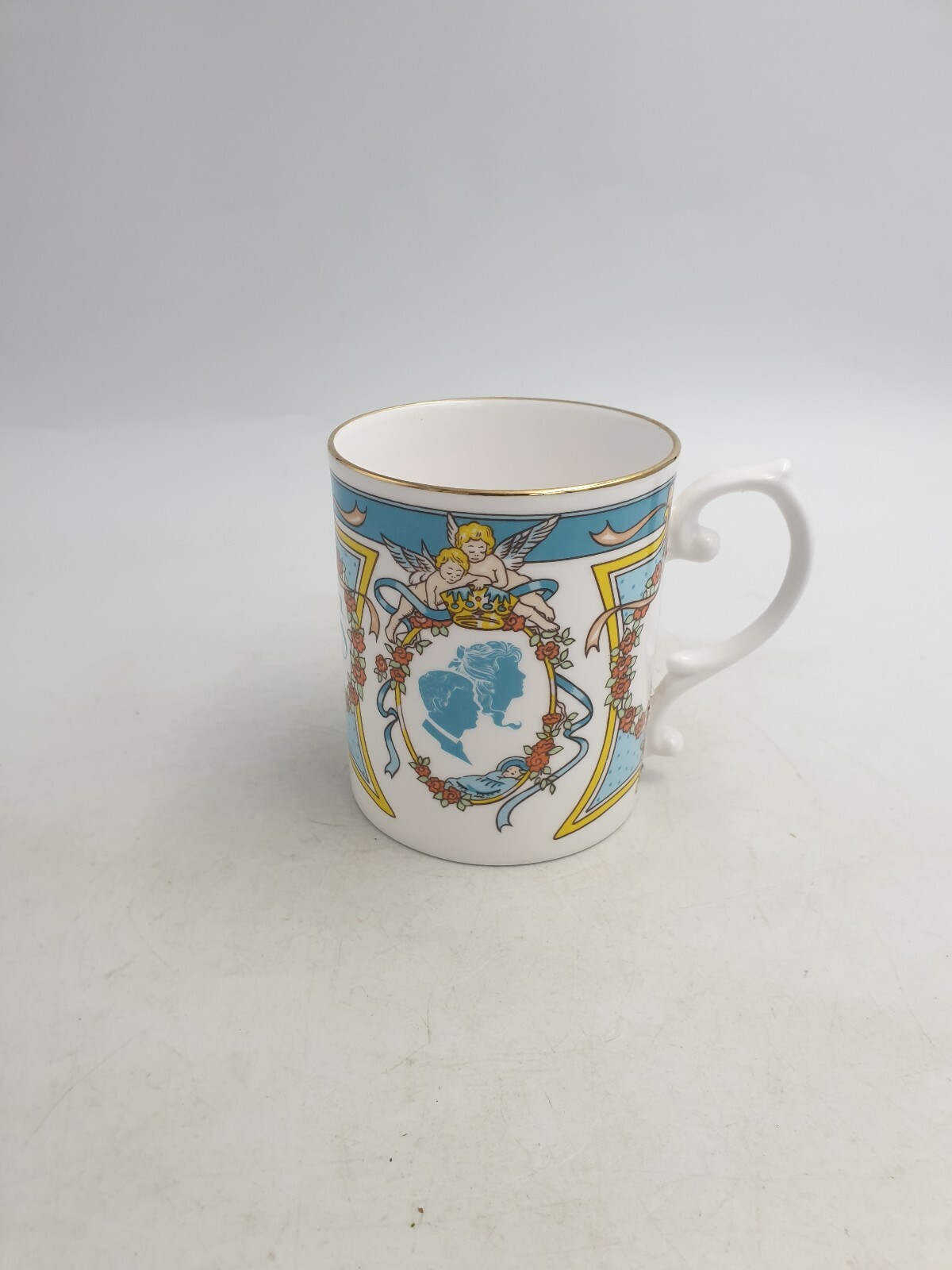 CAVERSWALL FINE BONE CHINA PRINCESS BEATRICE BIRTH COMMEMORATIVE MUG -S ...