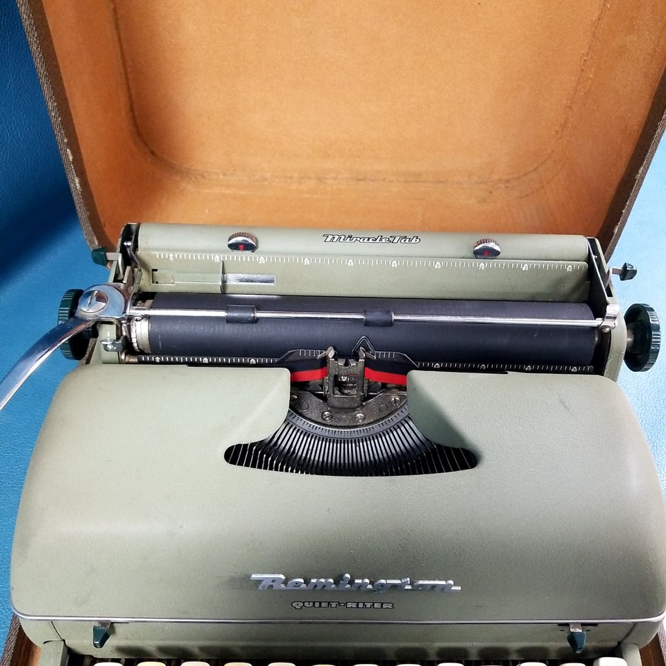 Vintage Remington Quiet-Riter Typewriter Miracle-Tab Green/Off White ...