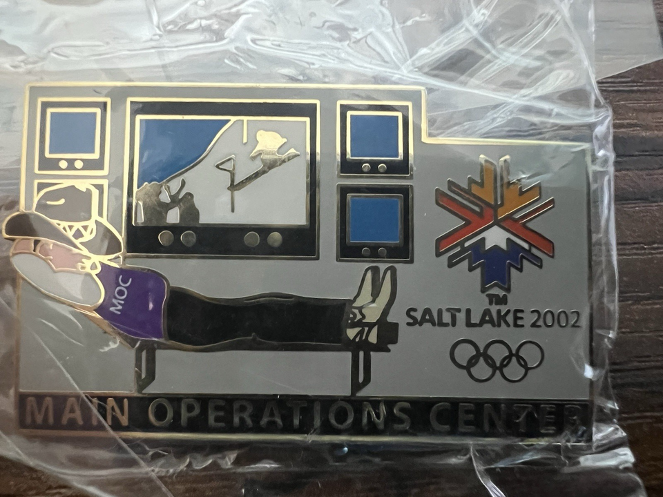 Vintage SALT LAKE CITY OLYMPICS PIN MEDIA MAIN OPERATIONS CENTER STAFF ...