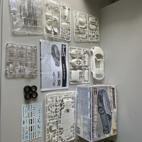 REVELL 1:24 AUDI R8 SPYDER MODEL KIT | eBay