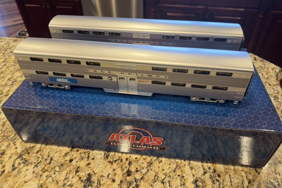 Atlas O - 3001669 Premier - 70’ Bi-Level "Metra" (2-Car) BNSF MTH LAST ...