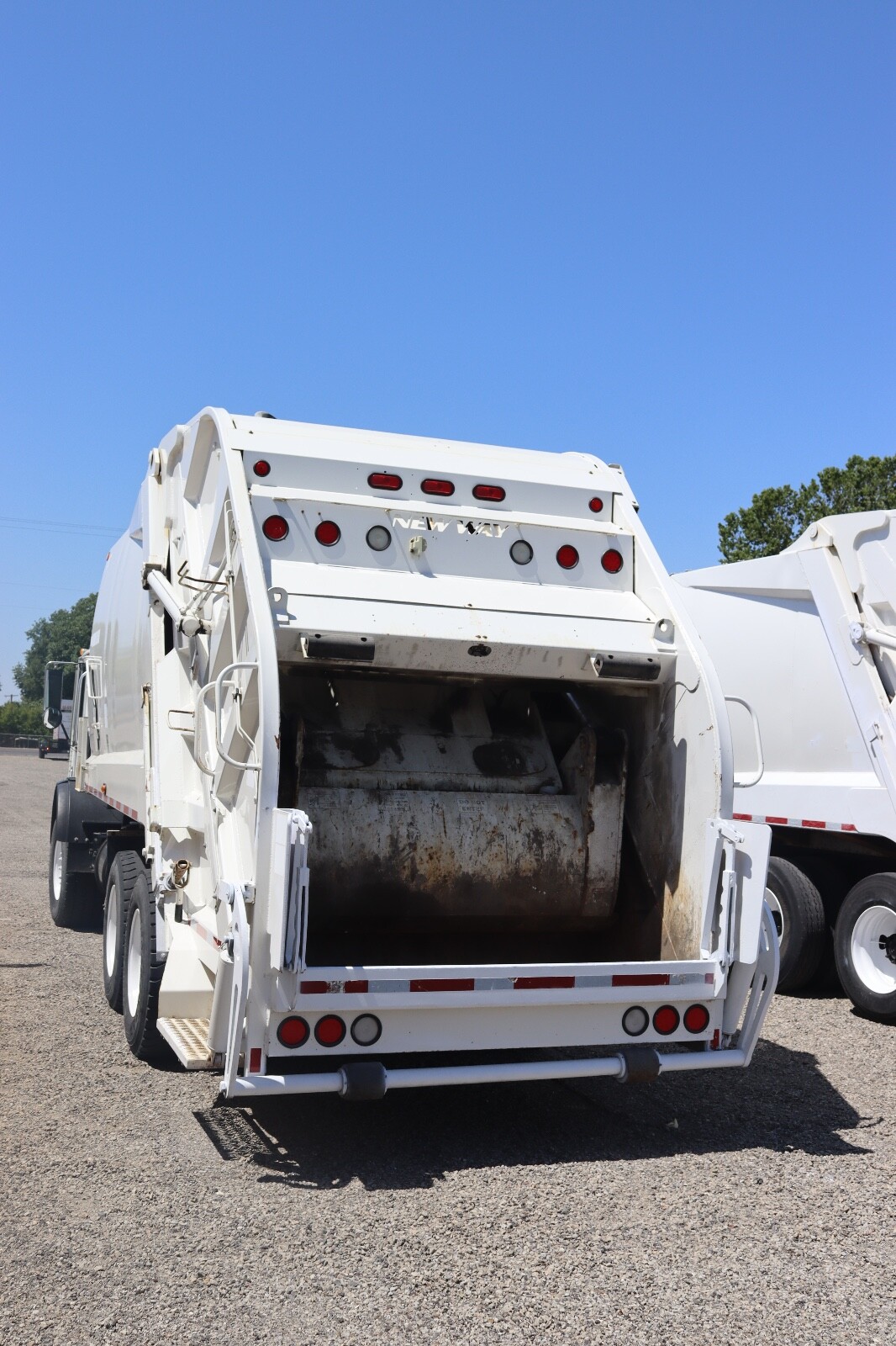 2009 MACK GARBAGE TRUCK MRU600 W/New Way 25 YD NEW WAY-King Cobra rear ...