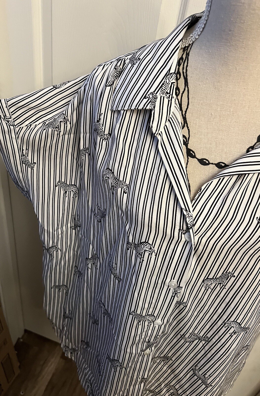 Jane & Delancey size small short sleeve button down Zebra top new with ...