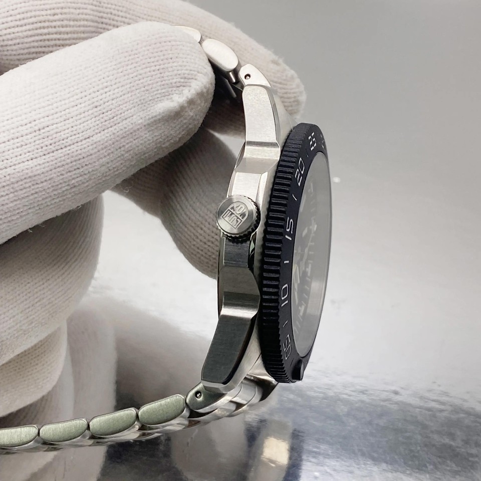 Luminox Pacific Diver Stainless Steel Black Dial Quartz Mens Watch XS ...