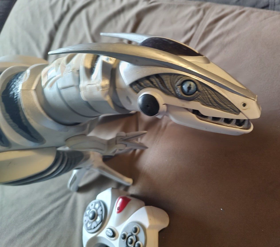 Roboraptor Wow Wee Dinosaur 32'' 2005 Edition with Remote Control ...