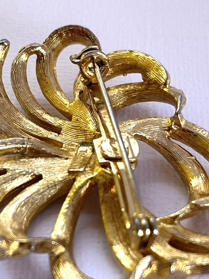 1970's TORINO Gold Tone Ribbon Swirl Brooch Pin Signed Costume Jewelry ...
