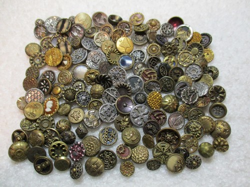 LARGE LOT OF 140 SMALL ANTIQUE/ VICTORIAN METAL BUTTONS/ 3/8" TO 11/16 ...