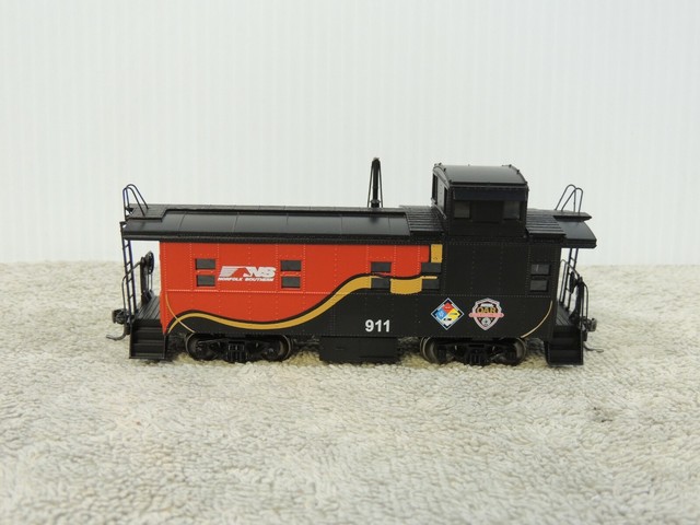HO Scale MTH Norfolk Southern RY First Responders 911 Fire Caboose Car ...