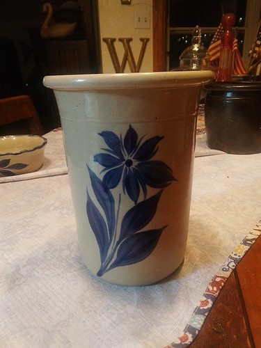Williamsburg Pottery 2005 7" Utensil Holder with Cobalt Blue Flower | eBay