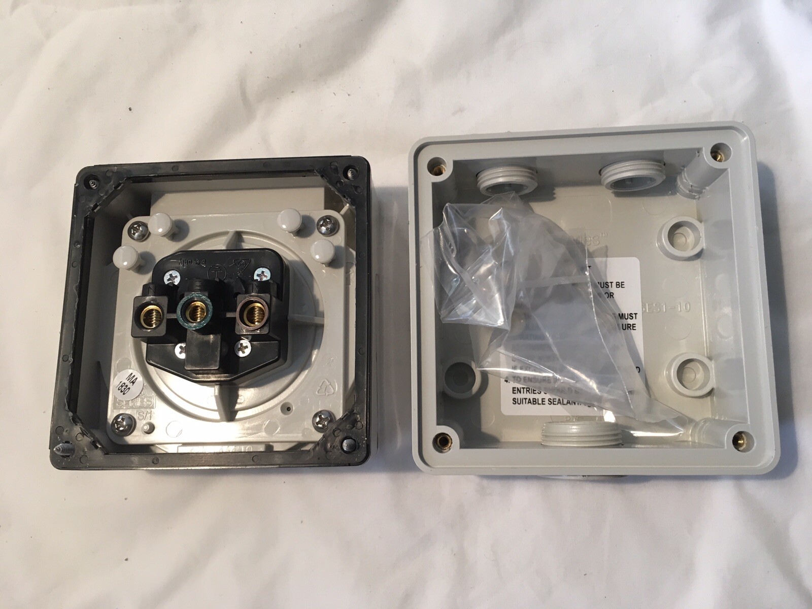 Clipsal 56SO310L Surface Socket Outlet 250v 10a 2 Flat 1 Round Pin Grey ...