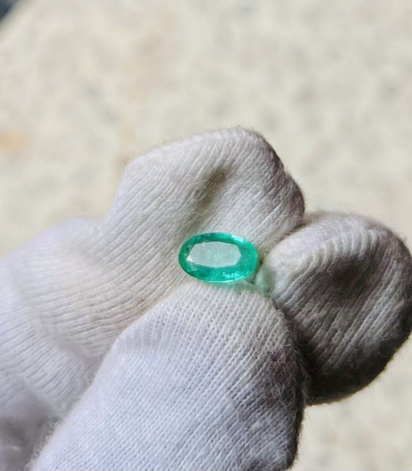 1.25 CT Natural Certified Emerald Oval Mint Green Oval 6x9 mm Faceted ...