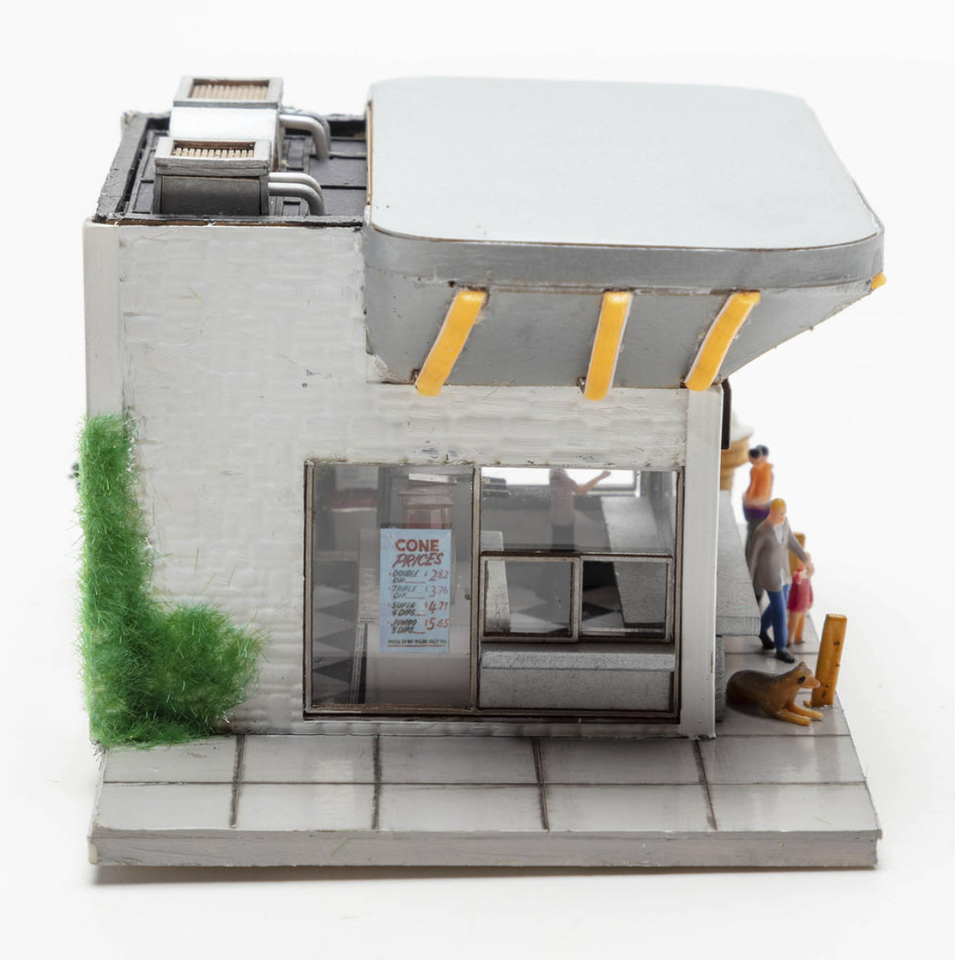 HO Scale Frozen Custard Ice Cream Shop Prelit Figure Vintage Train ...