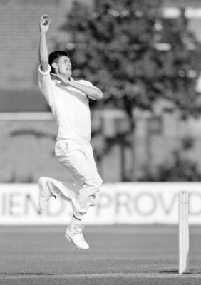 Neil Foster bowling for Essex circa 1987 Old Cricket Photo | eBay