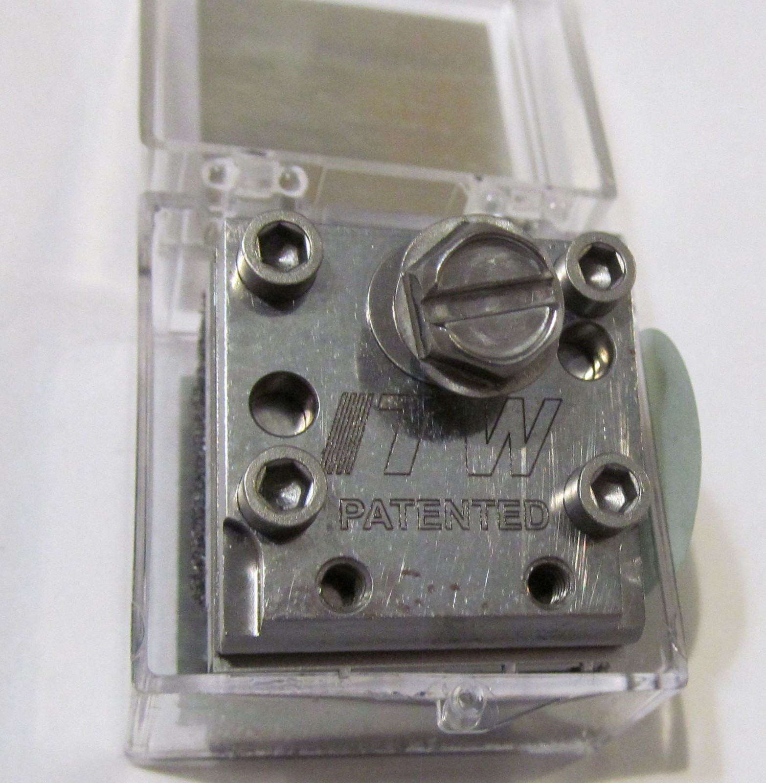 ITW Dynatec Industrial UFD Line Hot Melt Glue Spray Nozzle 117890 for ...