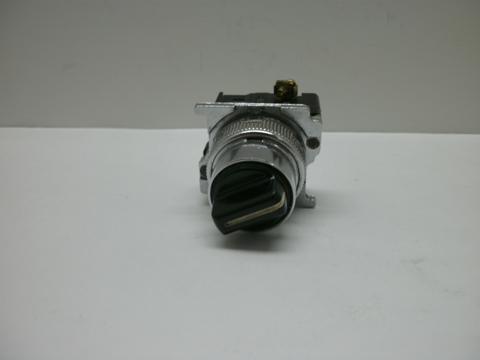 CUTLER-HAMMER 10250T/91000T 2 POSITION SELECTOR SWITCH 10 AMP | eBay