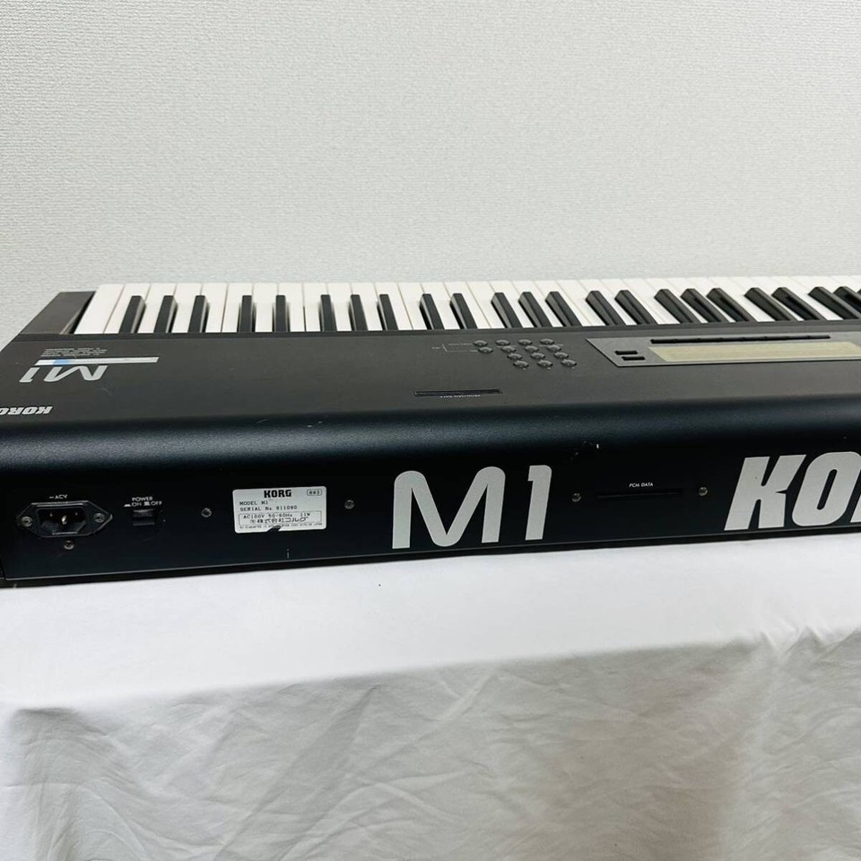 Korg M1 61-Keys Keyboard Synthesizer Music Workstation Black keyboard ...
