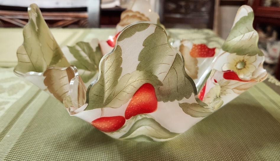 Vintage Royal Acrylic Strawberry Pattern Ruffled Handkerchief Scalloped ...