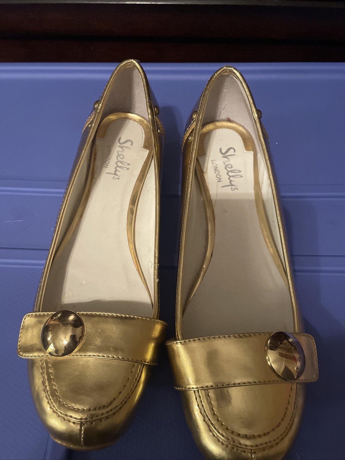 SHELLYS LONDON Vintage Gold Round Toe Sleek Contemporary Flats. Size 37 ...
