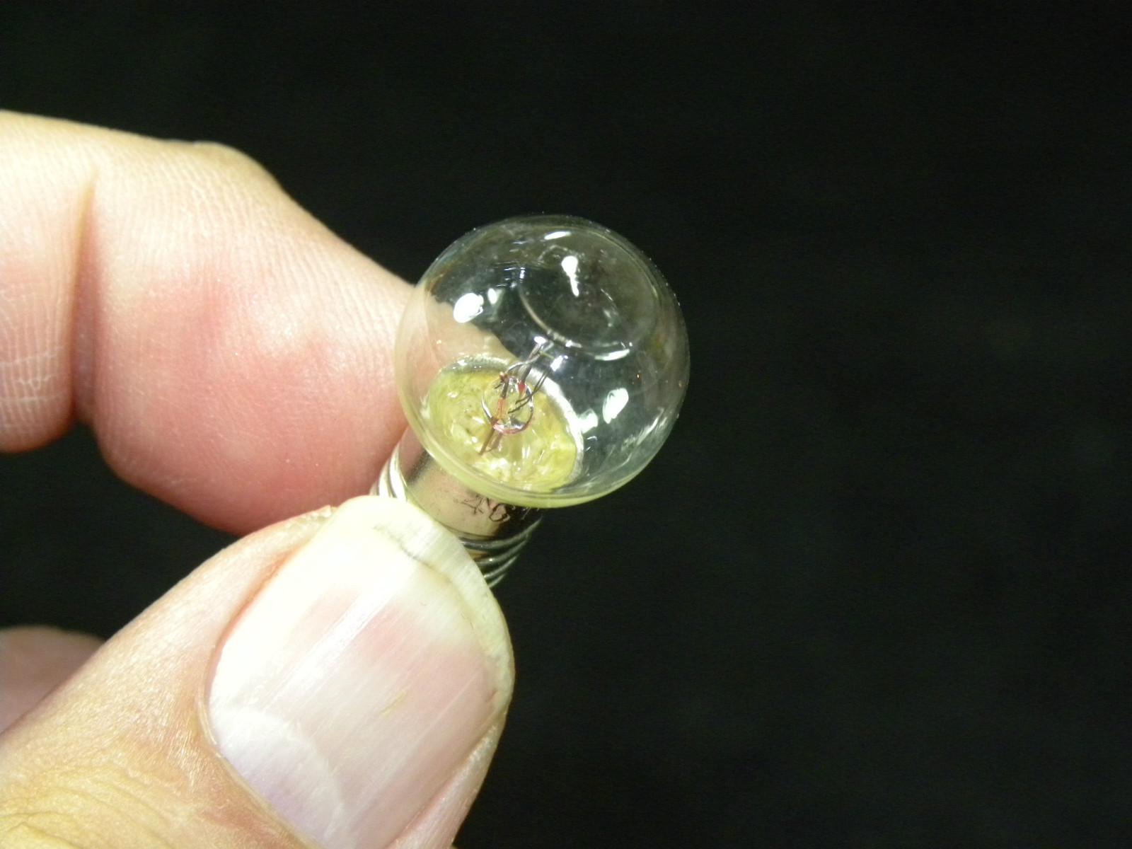 Lionel Trains Light Bulbs # 461 Screw Base 14 V Dimple Bulb - Clear | eBay