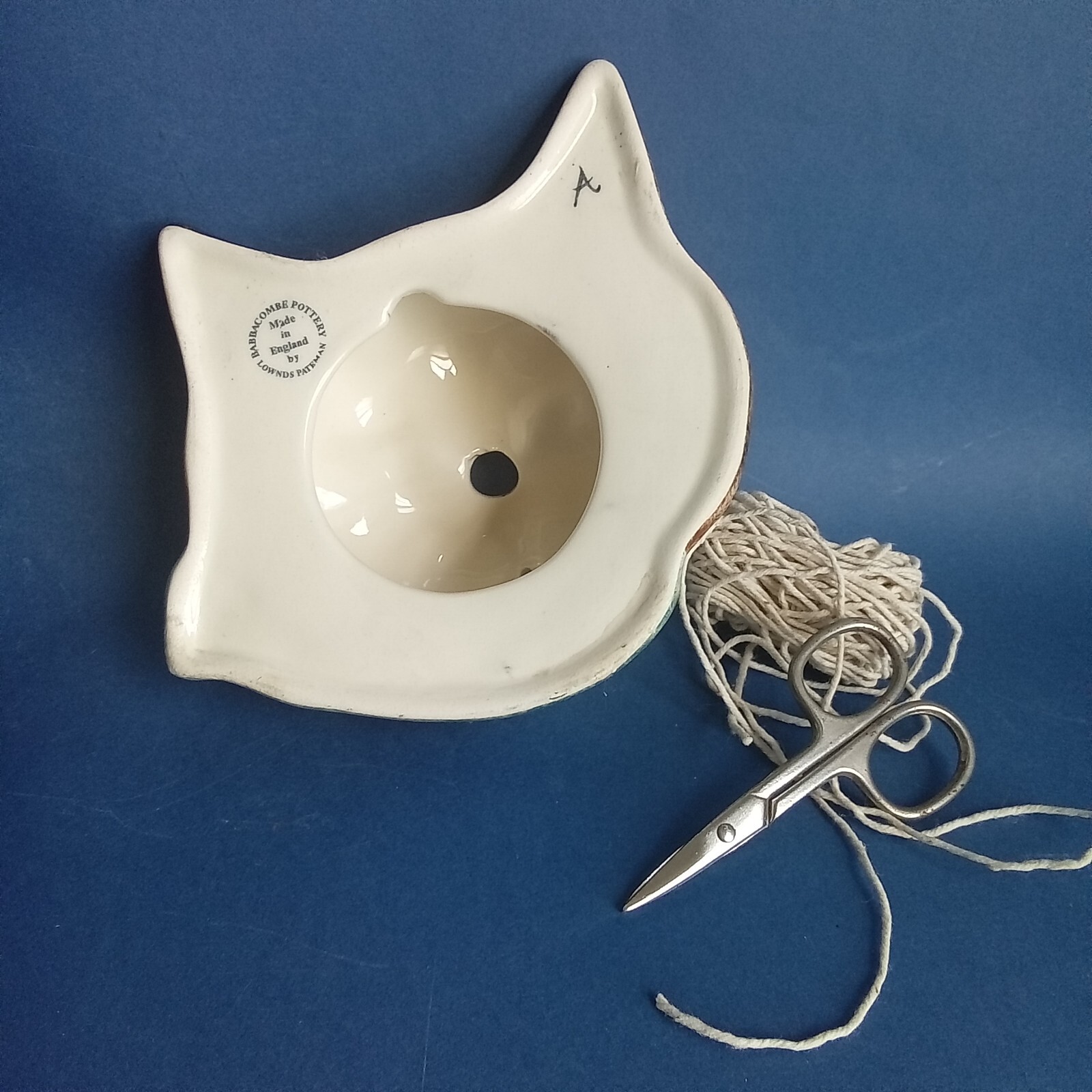 Babbacombe Pottery Cat String Dispenser And Scissors Holder Wall ...