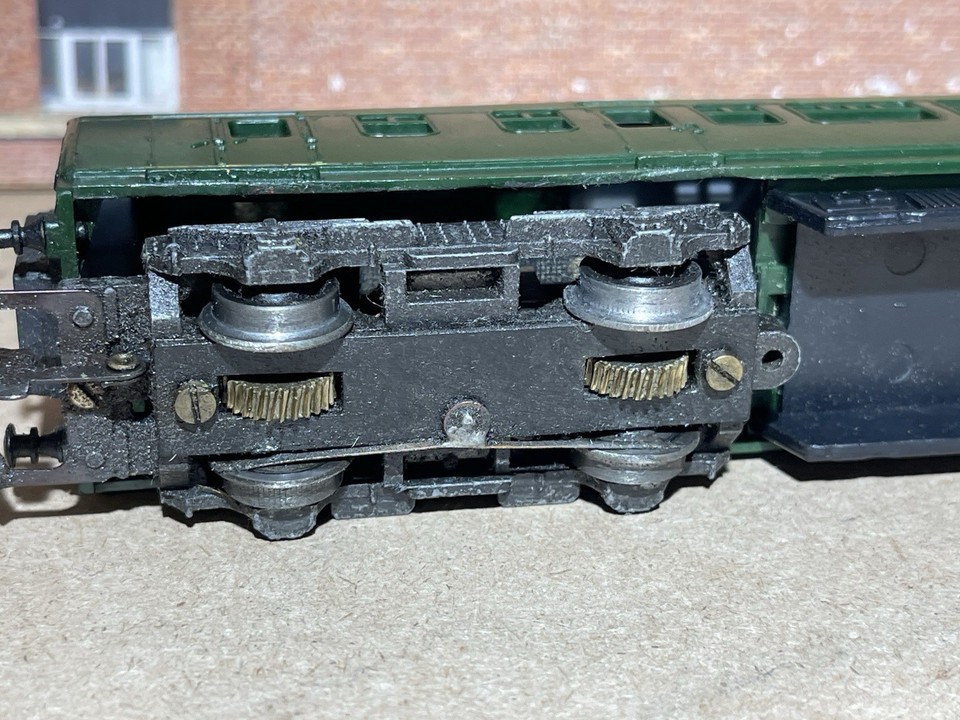 Triang OO Gauge Model Railway Class 101 DMU Br Green Powered Coach Non ...