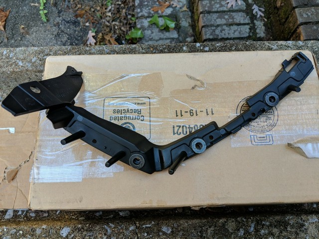 GM 92243311 Front Bumper Outer Bracket Left OEM (j2049 Ds610 ) for sale ...