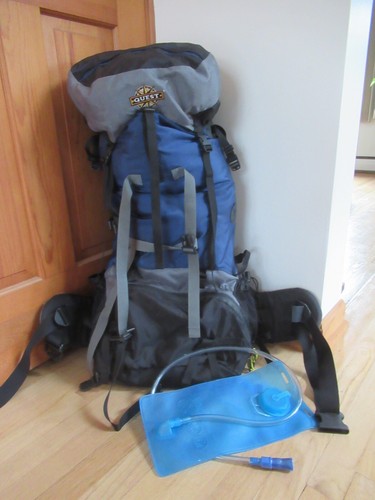 Quest Large Hiking Internal Frame Backpack w/Hydration Pack -NEAR MINT ...
