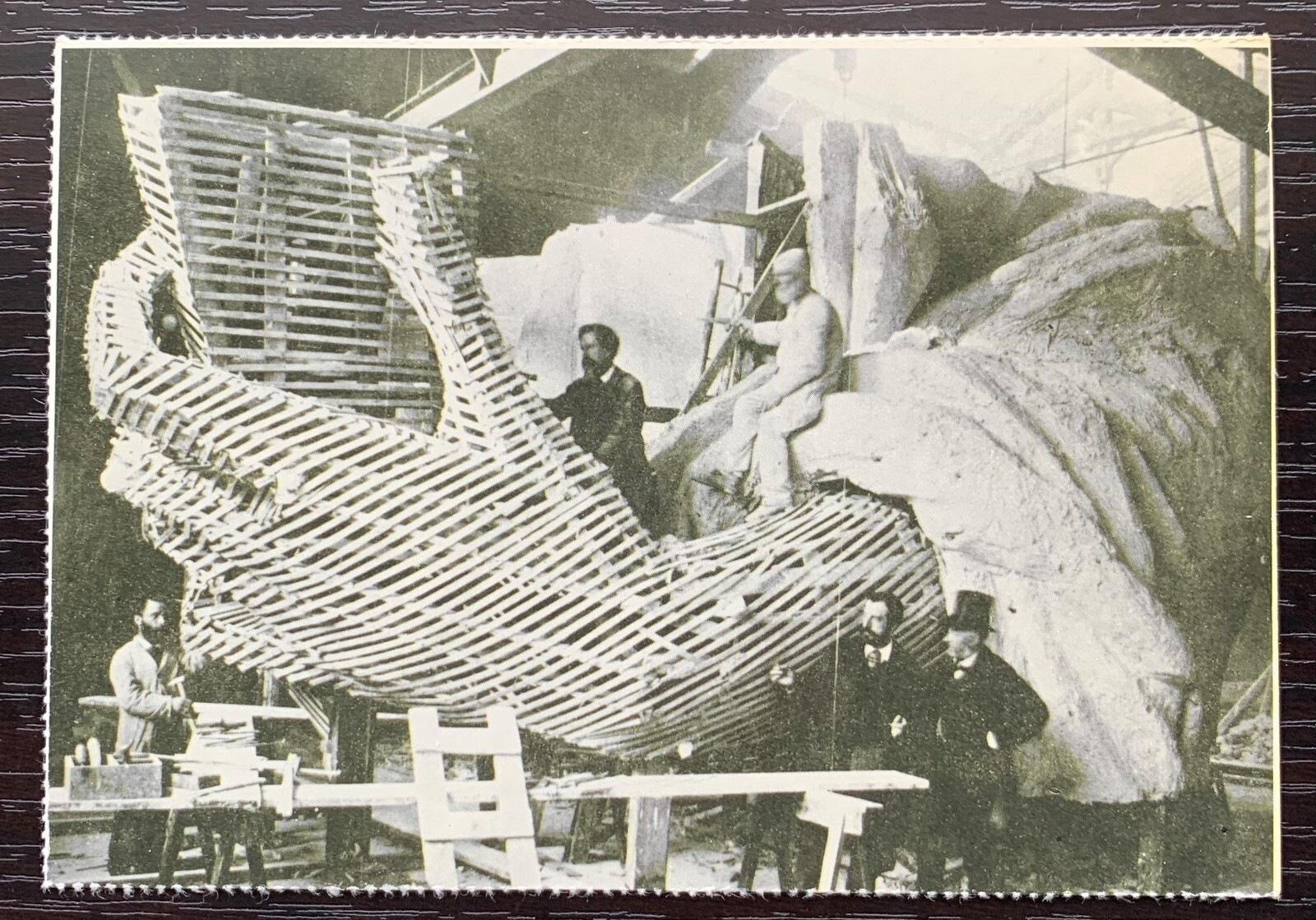 CONSTRUCTION OF LEFT HAND OF THE STATUE OF LIBERTY PARIS 1879 B/W ...
