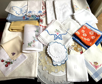 35 Pcs Vintage CUTTER & UNFLAWED LINENS LOT Napkins Hankies Tablecloths ...