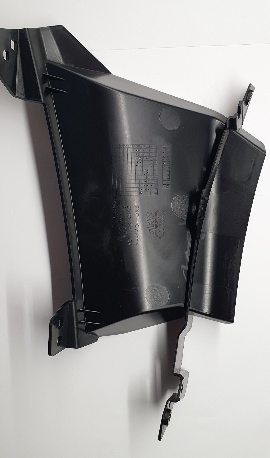 AUDI A4 AVANT B9 FRONT RIGHT AIR DEFLECTOR GUIDE 8W0121764M ORIGINAL ...