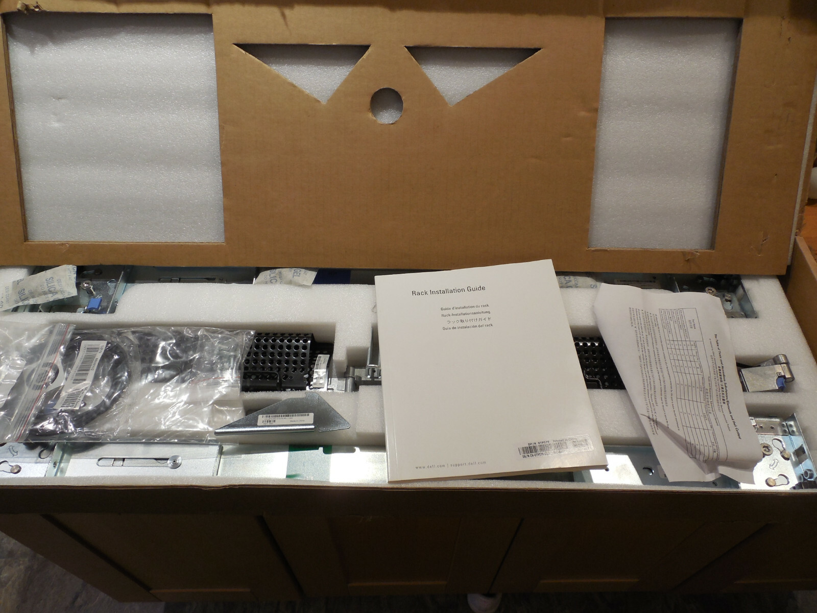 Dell PowerEdge Mounting Rack Rail Kit RCKRL, R/V, 2U, SL V4 Server ...