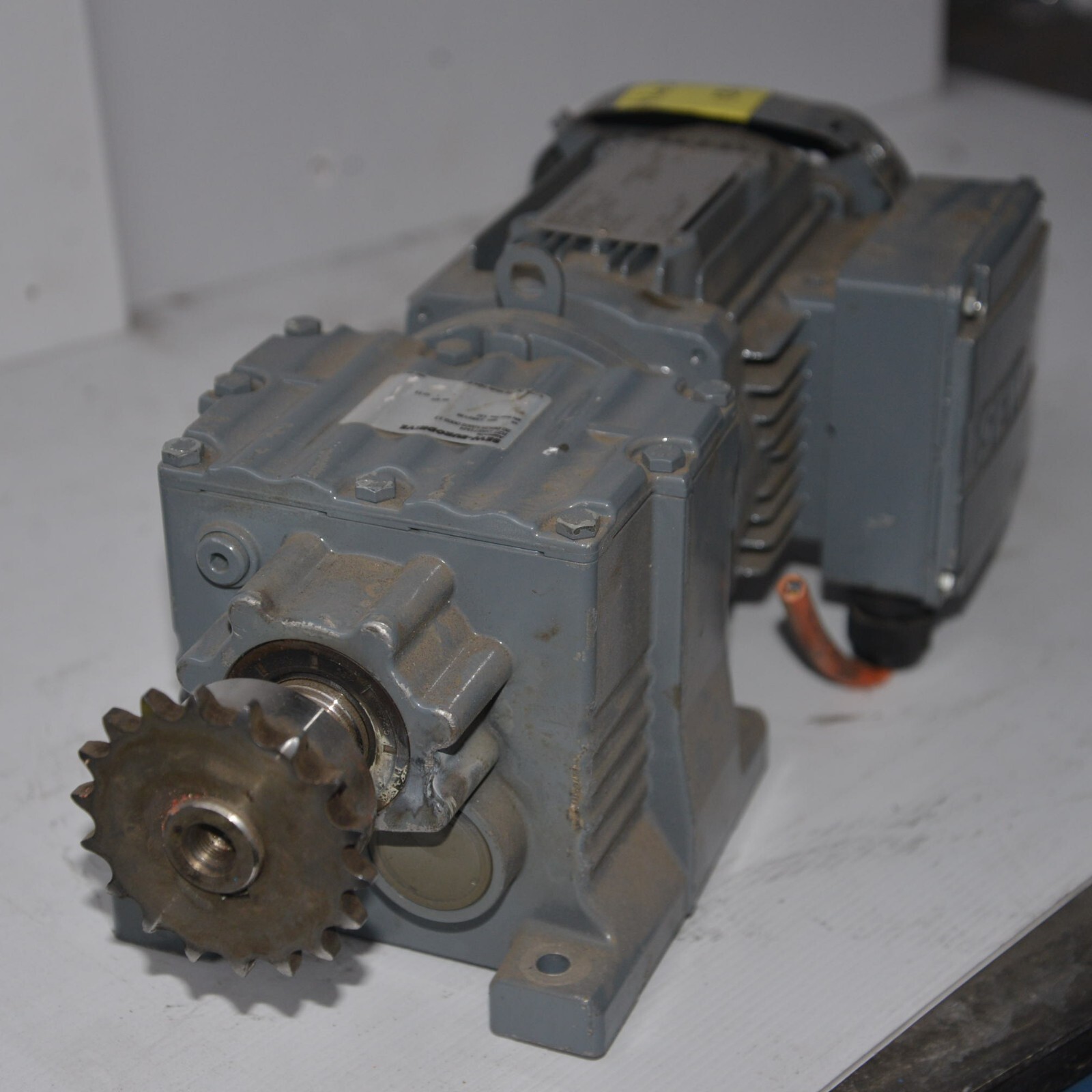 SEW Eurodrive R27 DRS71M4 gear electric motor 0.55KW ratio 10.15:1 140 ...