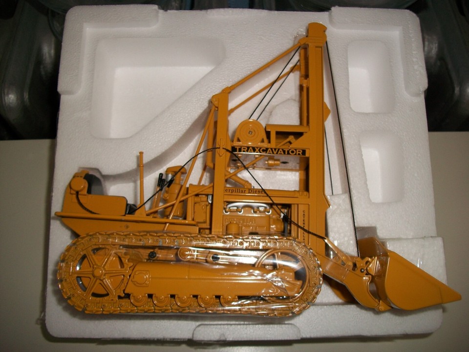 SpecCast Caterpillar D2 Traxcavator 1:16 Scale ACMOC W/Box | eBay