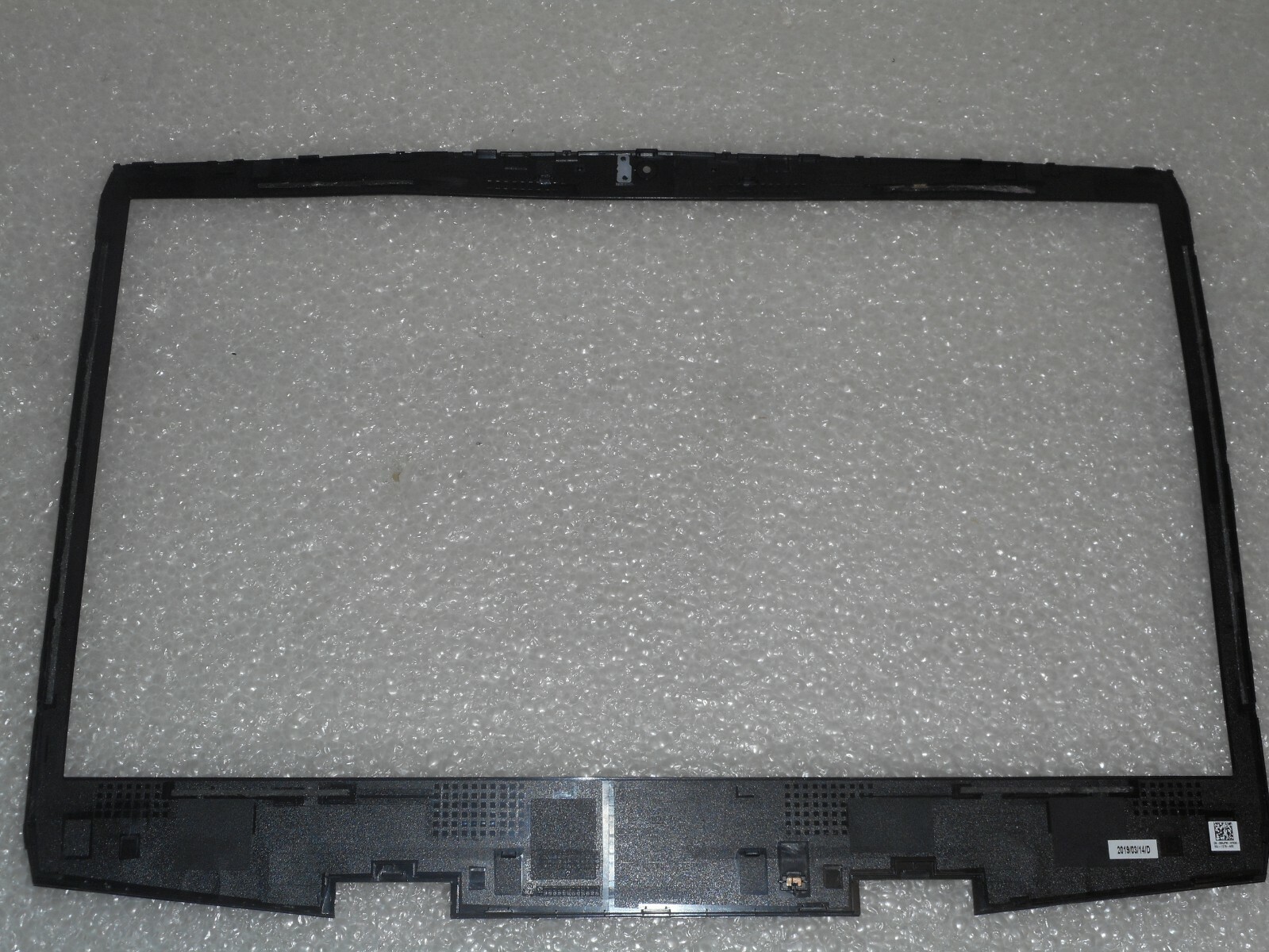 Dell OEM Alienware m17 17.3" 2019 LCD Front Trim Cover Bezel Plastic ...