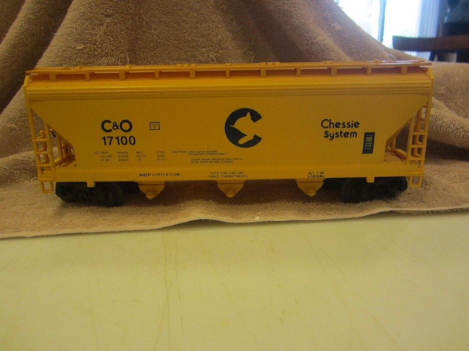 Lionel 8463 Chessie Syste 8560 diesel 3 covered hoppers x vision ...