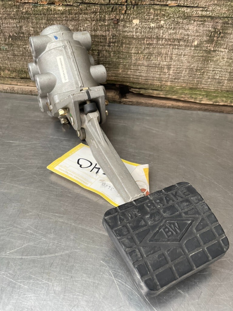 Treadle Valve Assembly w/ Brake Pedal HEMTT M978 M983 M984 M984A1 ...