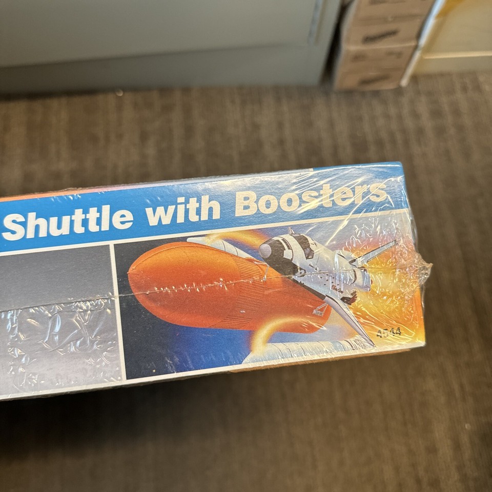 1988 Revell Monogram Discovery Space Shuttle with Boosters Model Kit 1: ...