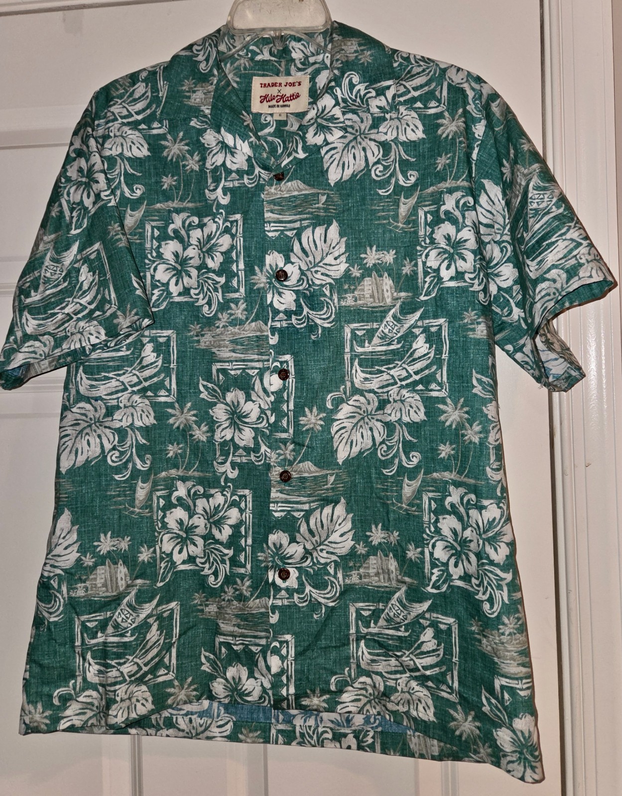 Trader Joe’s X Hilo Hattie Green Hawaiian Aloha Shirt… - Gem