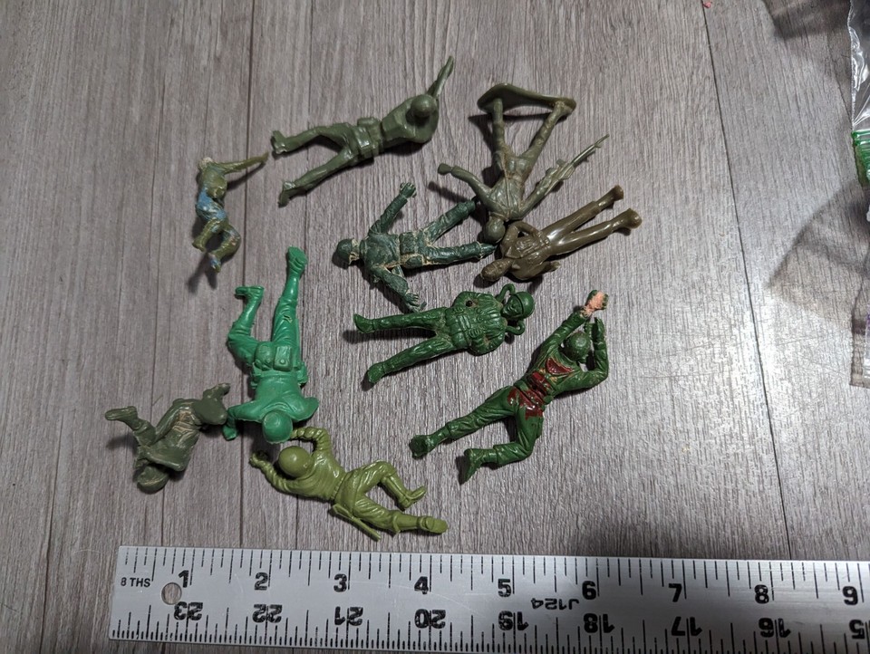 Vintage Army Men Classic Toy Soldiers Plastic Lot Various Military ...