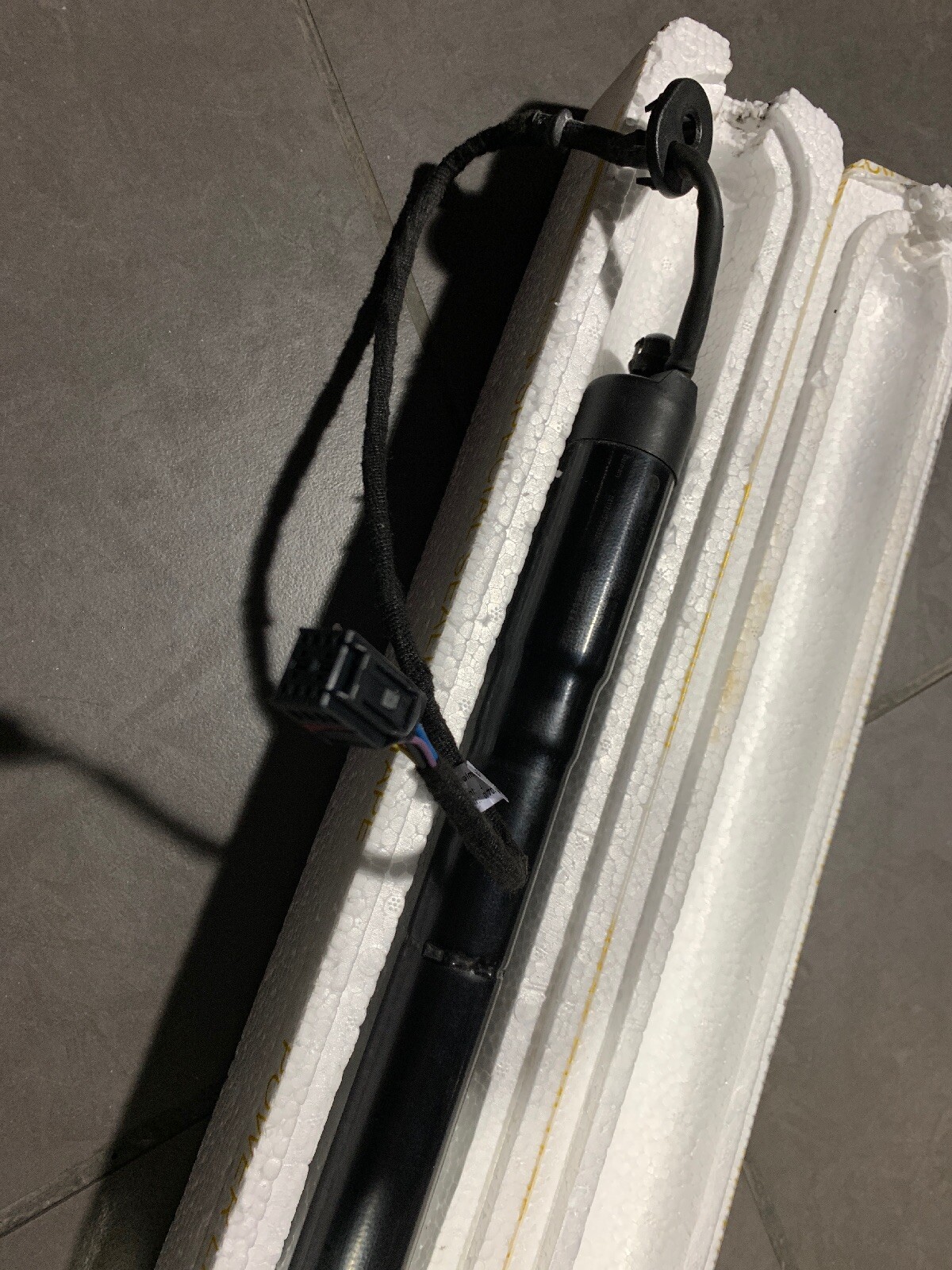 VW Touareg Electric Tail Gate Hydralic Boot Strut 7P6 827 851 D | eBay UK