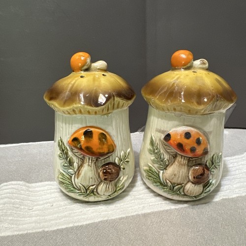 Sears Merry Mushroom Ceramic Salt & Pepper Shakers Set of 2 w/ stoppers ...