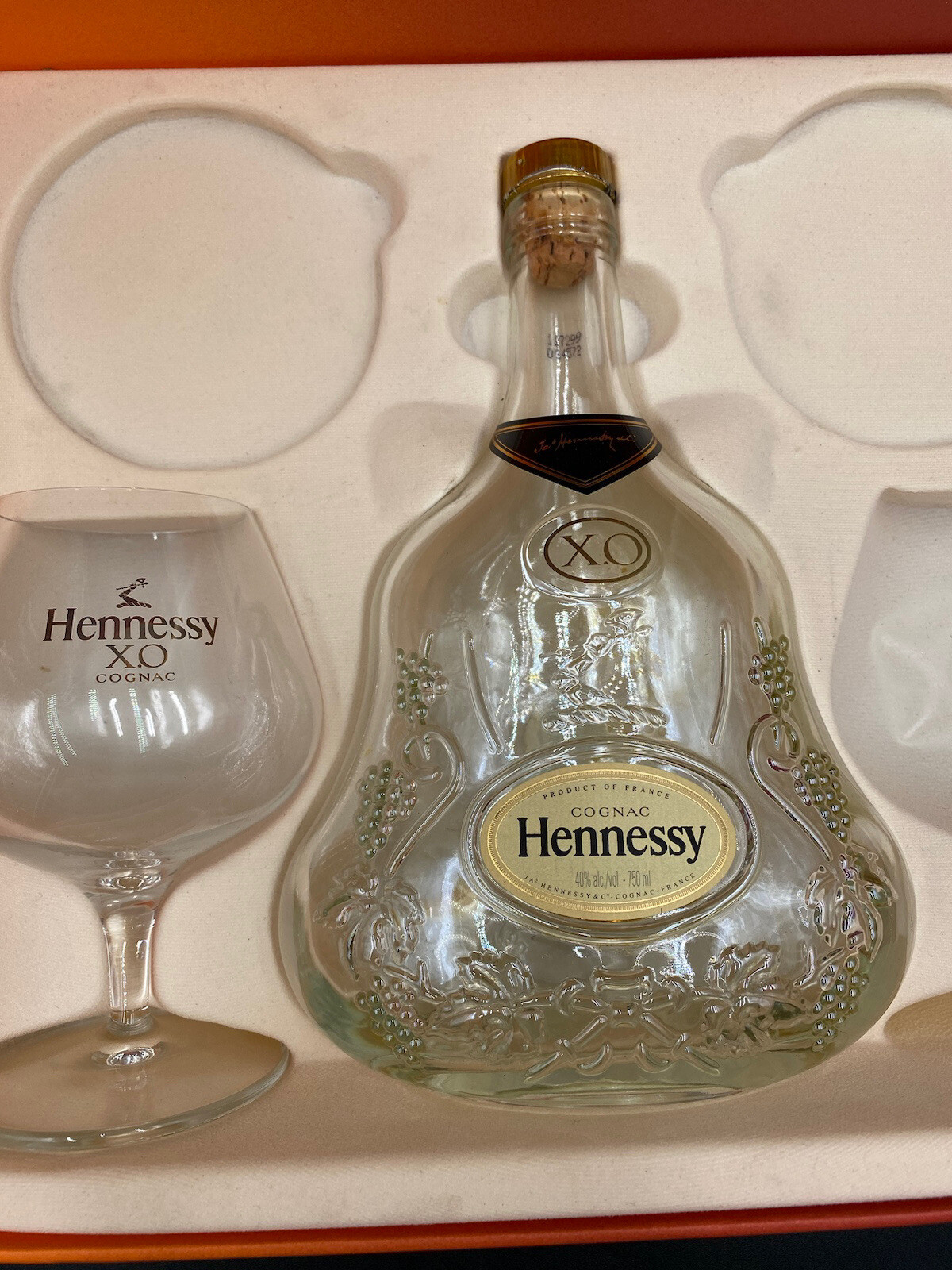 HENNESSY XO COGNAC EMPTY BOTTLE AND GLASS THE ORIGINAL X.O 1870 VINTAGE ...